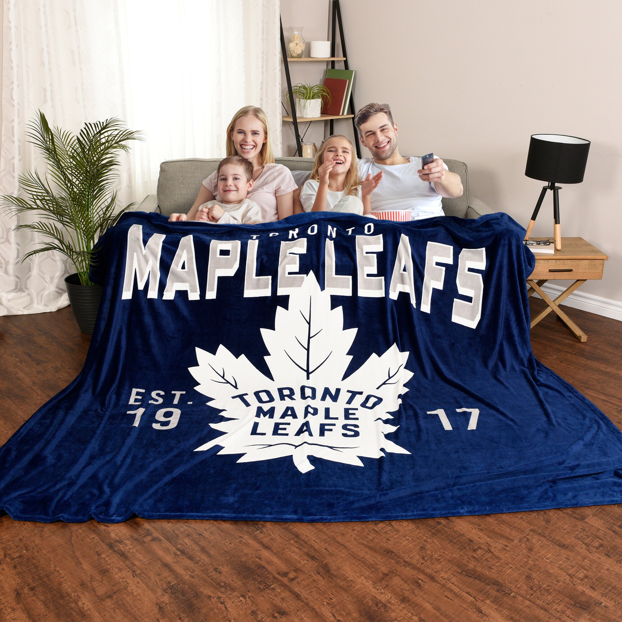 Jumbo Game Day Blanket - NHL Toronto Maple Leafs, 8.9 ft x 7 ft (2.7 m ...