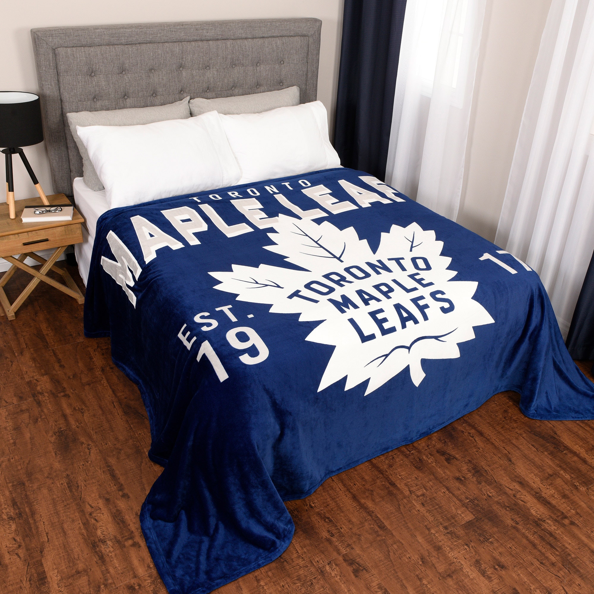 Jumbo Game Day Blanket - NHL Toronto Maple Leafs, 8.9 ft x 7 ft (2.7 m ...