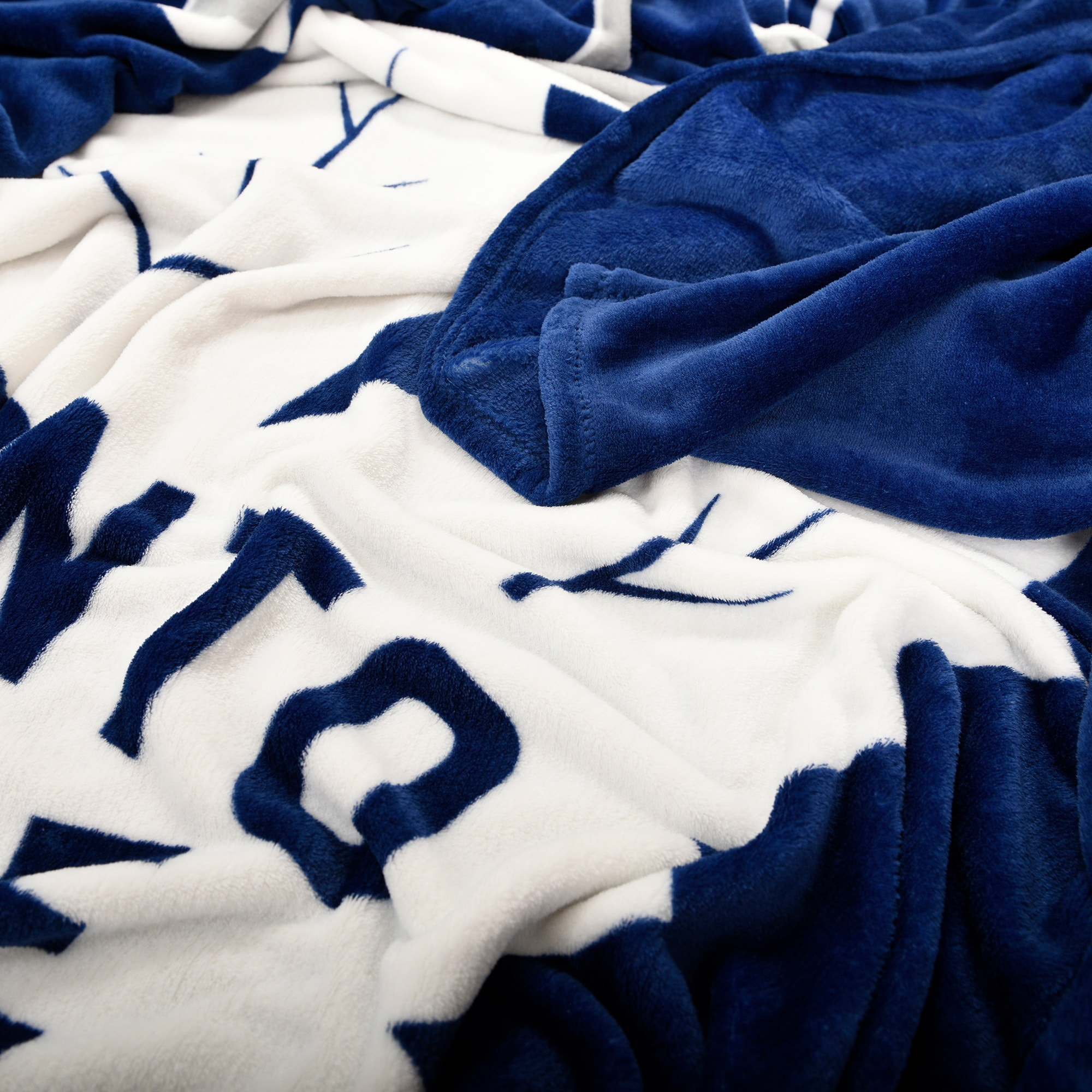 Jumbo Game Day Blanket - NHL Toronto Maple Leafs, 8.9 ft x 7 ft (2.7 m ...